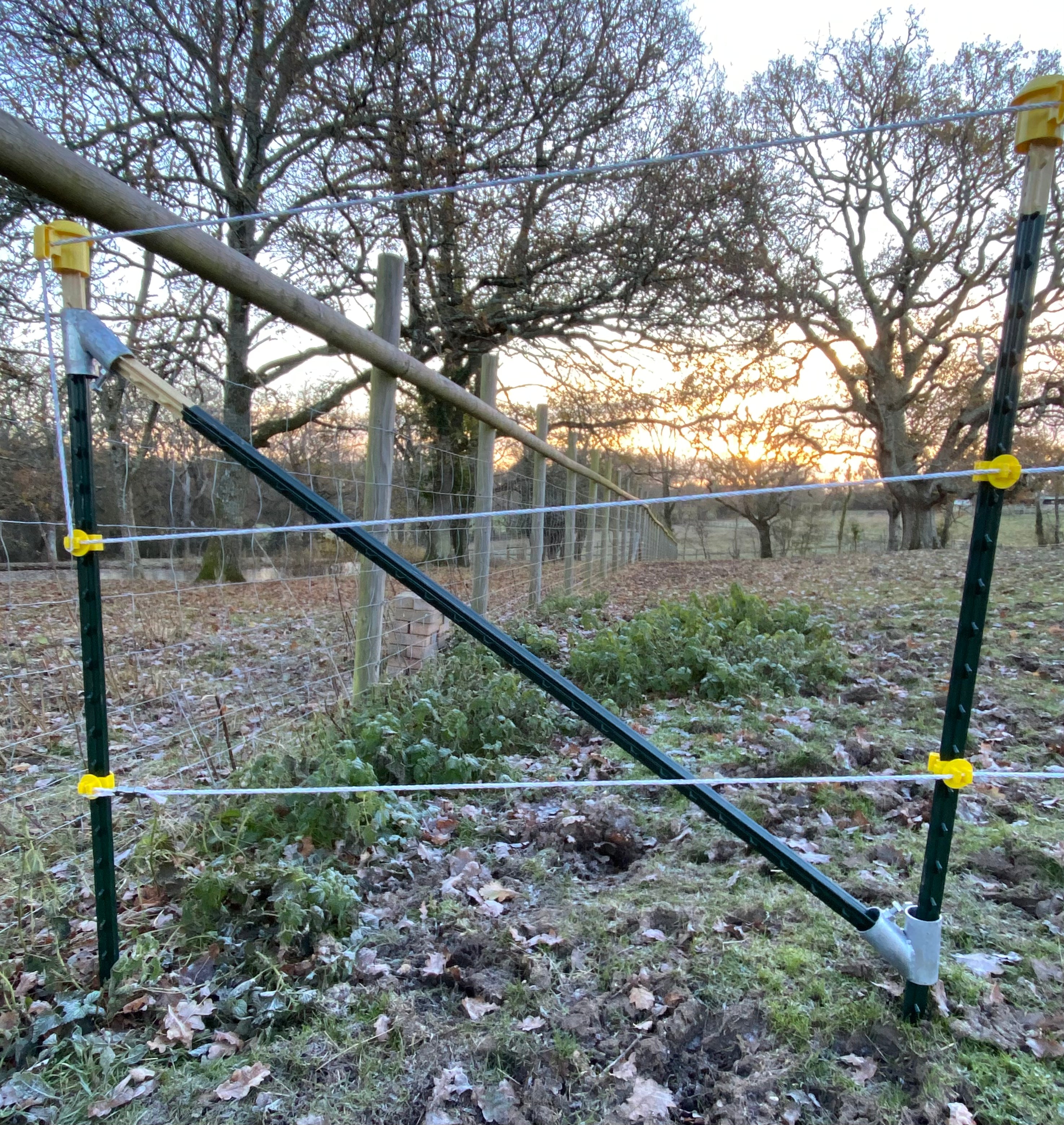 T-Post Fence Diagonal Support Set – Coppermead Equestrian